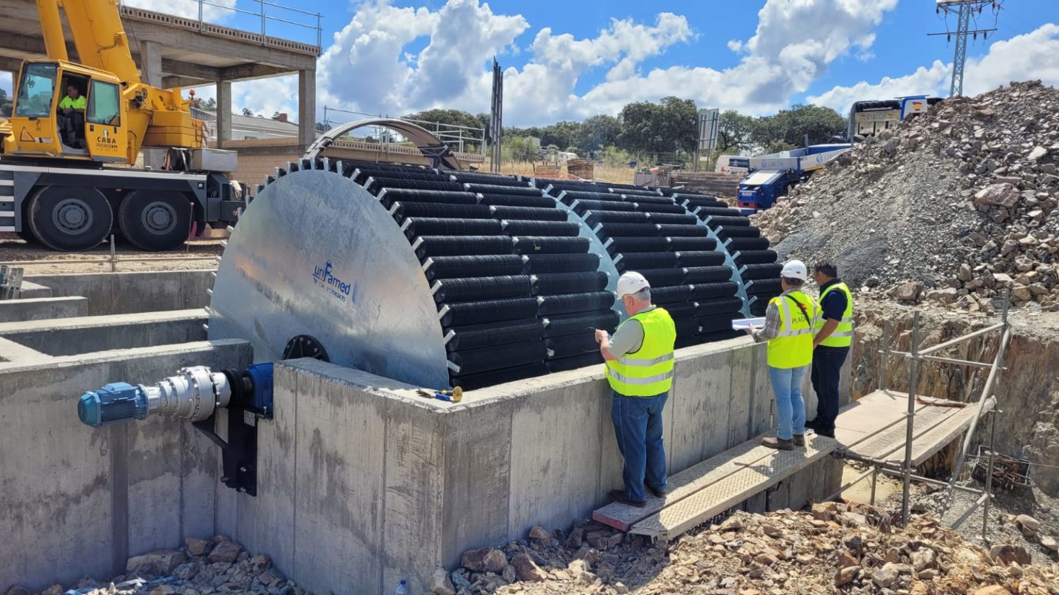 Las obras en la EDAR de Castilblanco avanzan con la instalación de los biodiscos, bombas y ...